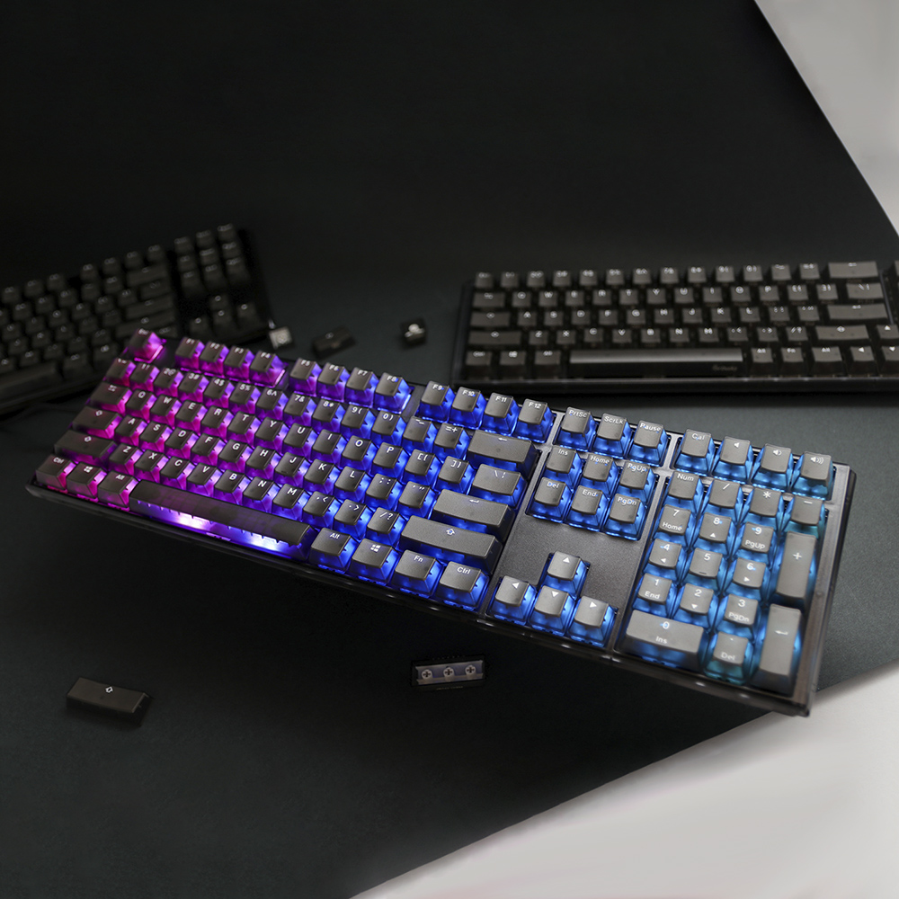 Ducky One 3 Aura Fullsize RGB Black Cherry MX Red Switch (US Layout)